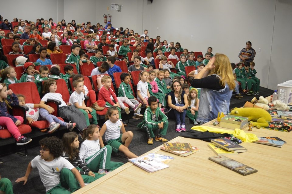 Programa Roda de Leitura comemora Semana Nacional do Livro e da Biblioteca
